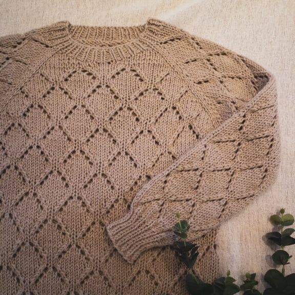 Berjalyng barnapeysa – BelloKnit